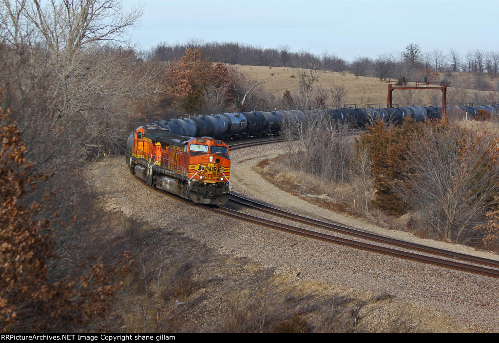 BNSF 5623 heads down hill in full dynamics.